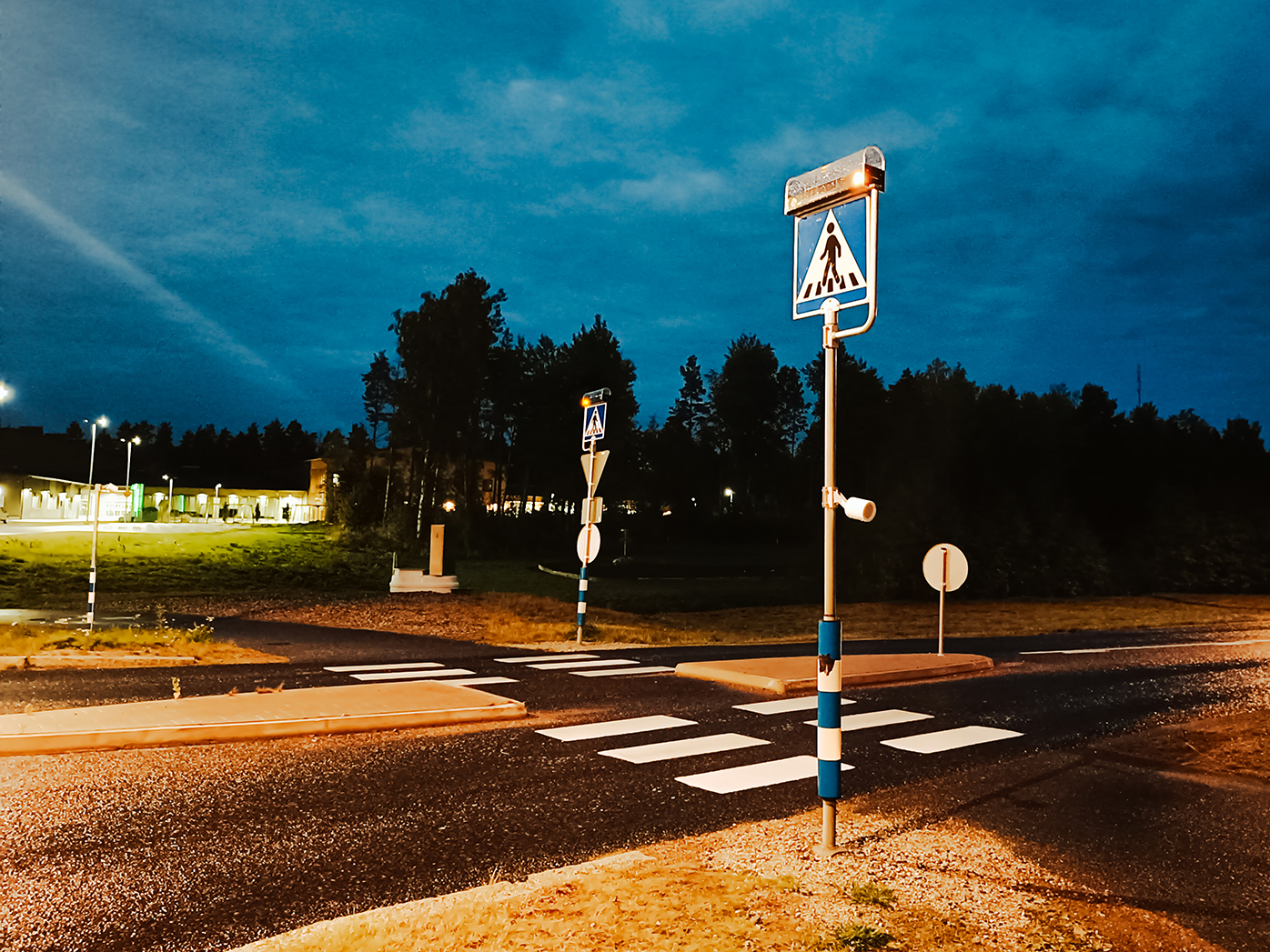 Pohjoiskehän koulun edustan liikenneympyrän suojatie varustettiin SeeMe ...