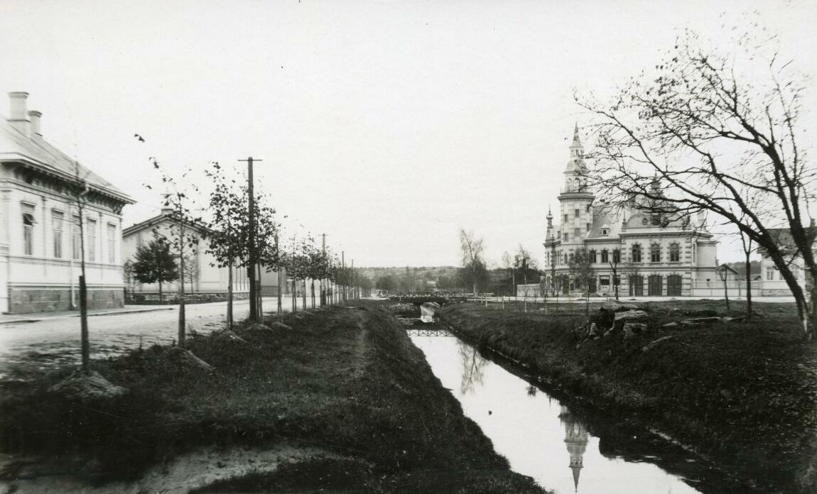 Rauman museon kokoelmien valokuvia ja esineitä voi nyt selata Finnassa ...