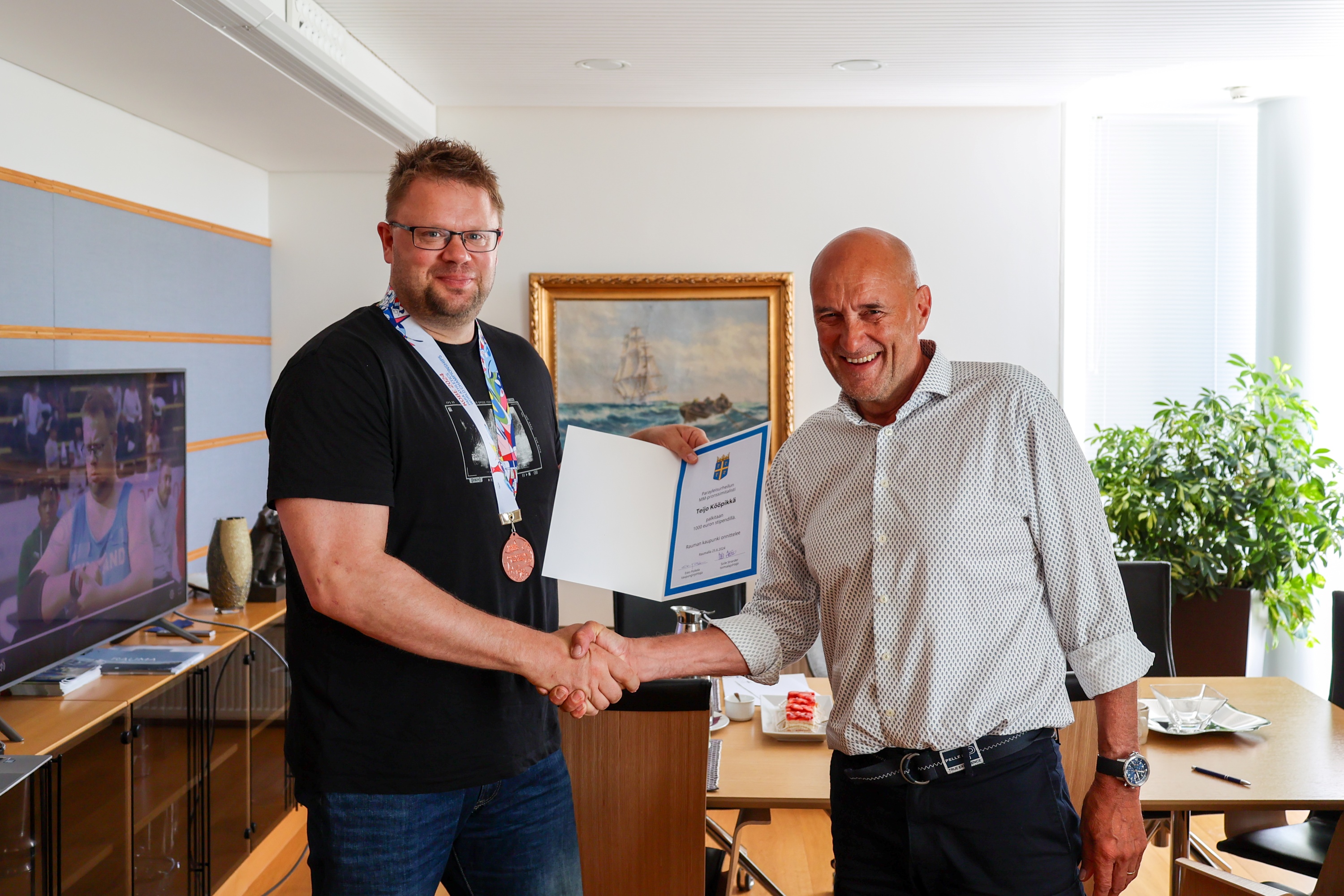 The City of Rauma awarded Teijo Kööpikkä for his bronze medal in the ...